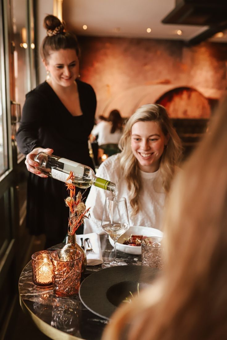 How to taste wine in a restaurant? | PRADOREY